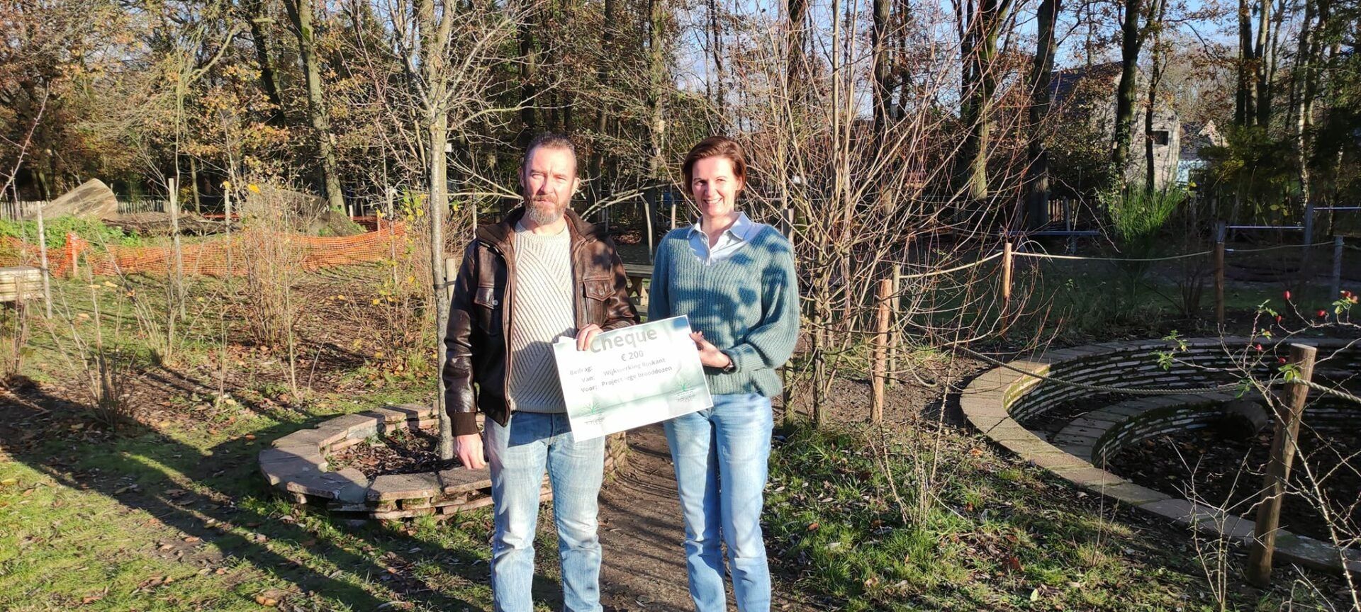 Wijkwerking overhandigt cheque aan Methodeschool Ondersteboven Wijkwerking overhandigt cheque aan Methodeschool Ondersteboven